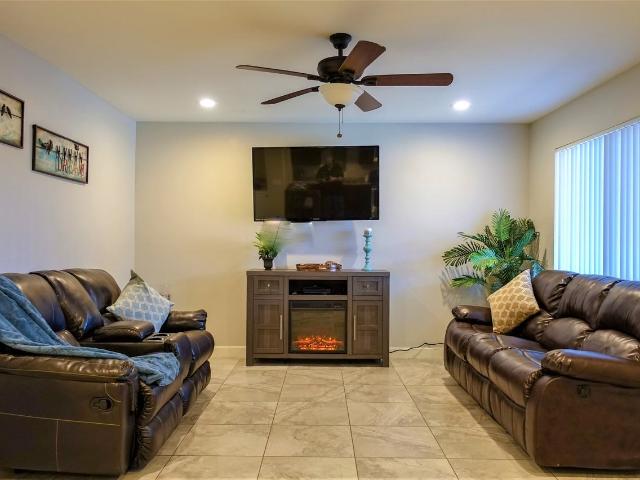 Patio 15 3 Bedroom Apartment for Rent at 1523 West Colter Street, Phoenix, AZ 85015