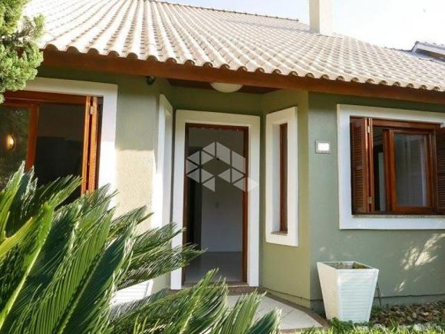 PÁTIO COM DECK E PISCINA E GARAGEM FECHADA PARA 03 CARROS