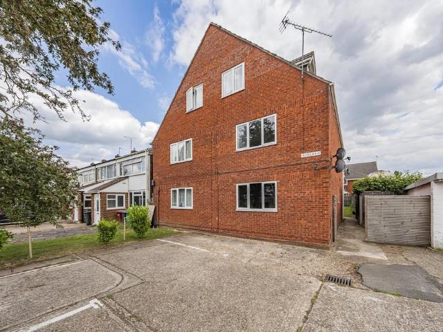 Patricia Close, Slough SL1 1 bed apartment to rent £1,125 pcm £260 pw