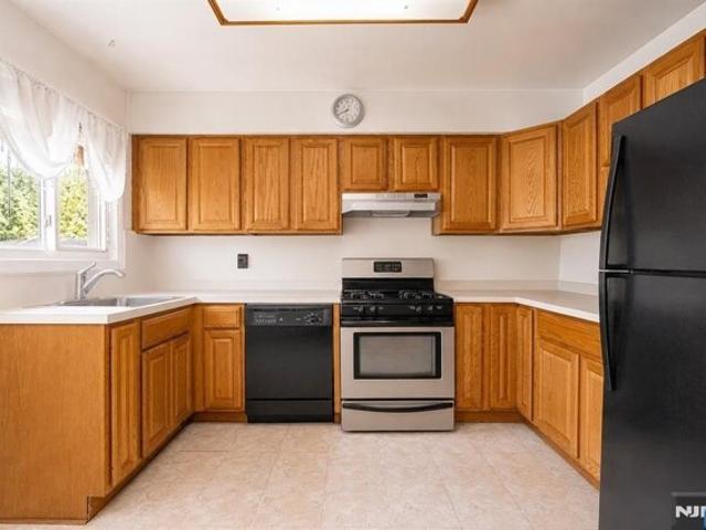 Patricia Pl, Clifton, Home For Sale