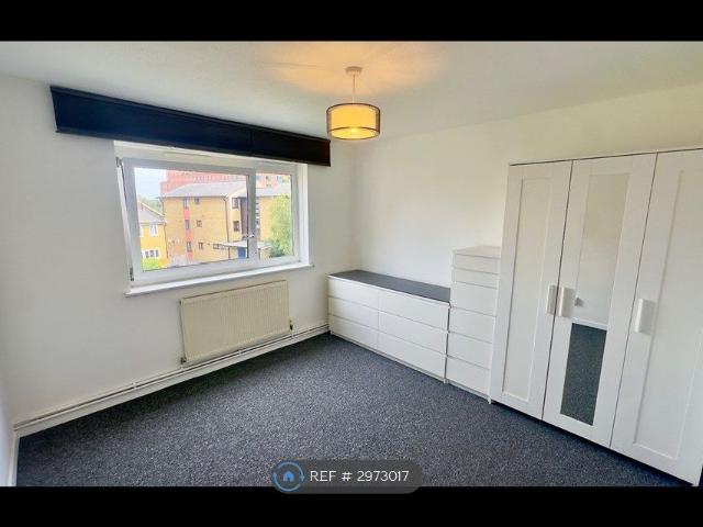 Patrick Connolly Gardens, London E3, 4 bed flat to rent, £3,400 pcm | PrimeLocation