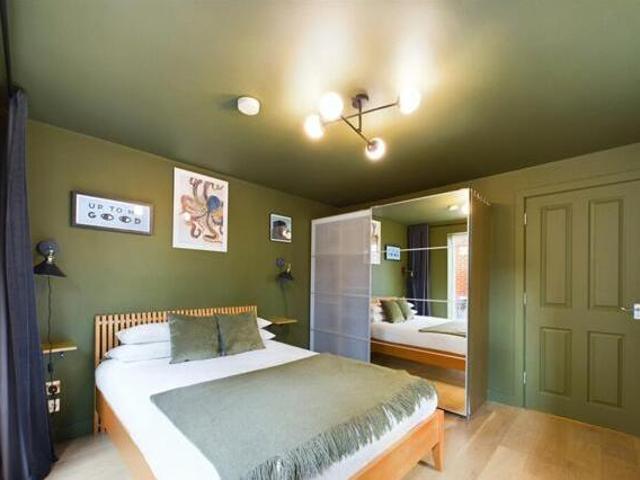 Patrol Place, London, 1 Bedroom Detached