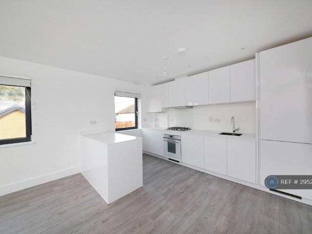 Paul Court, London, SE19 1 bed flat to rent £1,550 pcm £358 pw