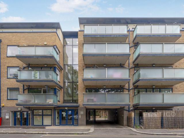 Paul Shekleton House, 39 Trinity. 3 bed flat to rent £2,250 pcm £519 pw