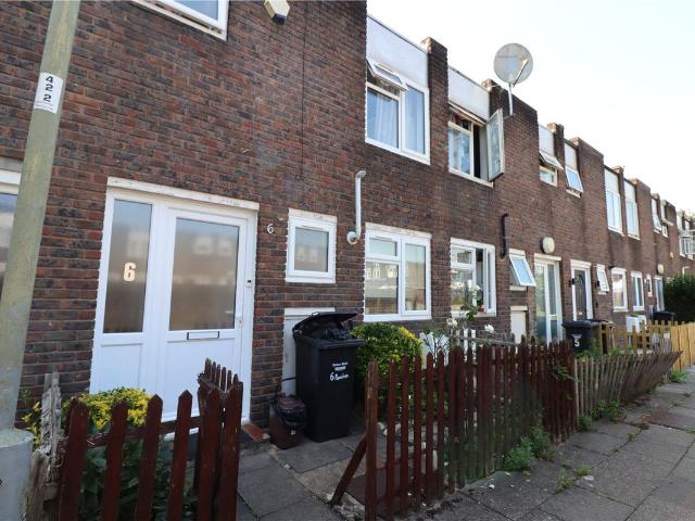 Paulhan, Great Field, London NW9, 3 bed terraced house to rent, £2,100 pcm | PrimeLocation