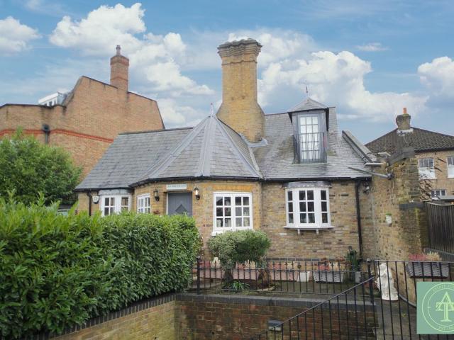 Paulin Drive, Winchmore Hill N21, 2 bed cottage to rent, £2,750 pcm | PrimeLocation
