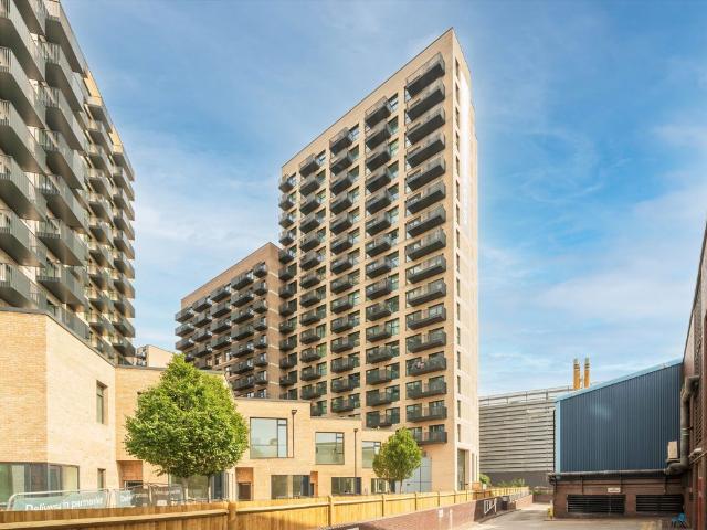 Pavana Square, Brentford TW8, 1 bed flat to rent, £2,100 pcm | PrimeLocation