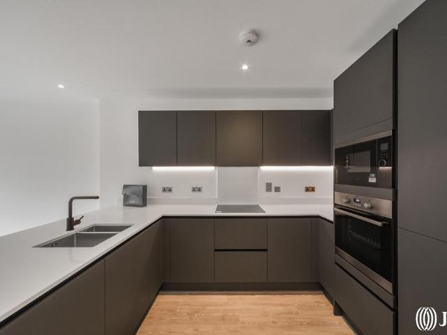 Pavana Square Brentford TW8 2 bed apartment to rent £2,600 pcm £600 pw