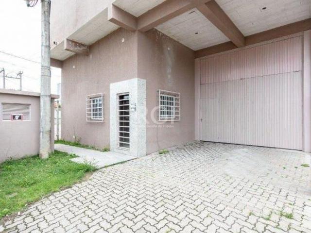 Pavilhão com área construída de cerca de 900m²