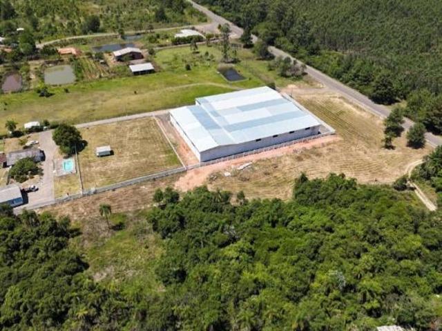 Pavilhão industrial em uma área de terreno de 3ha, topografia plana e com localização estratégica ju