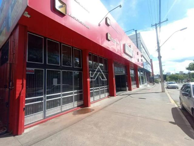 Pavilhão na avenida brasil com aproximadamente 700 m²