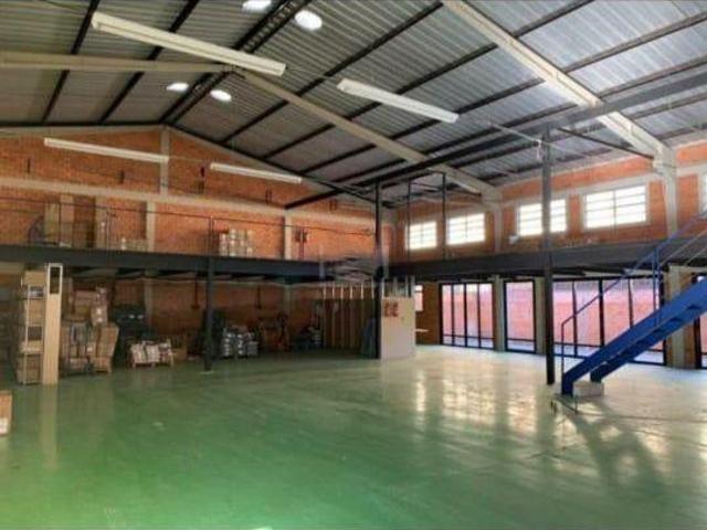 Pavilhão/Depósito, em estrutura montada com mezanino montado com escritório, cozinha