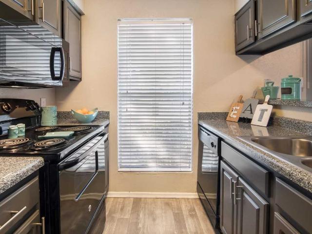Pavilion 3 Bedroom Apartment for Rent at 3500 Willowood Cir, Arlington, TX 76015
