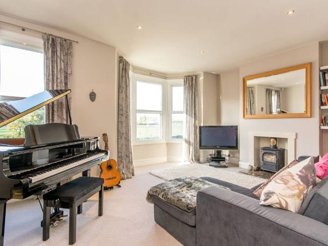 Pavilion Terrace, North Kensington, London W12, 4 bed maisonette to rent, £4,750 pcm | PrimeLocation