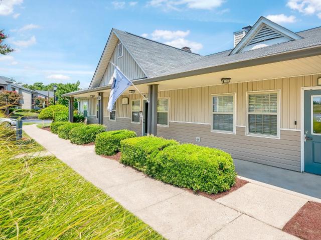 Pavilion at UC 3 Bedroom Apartment for Rent at 10425 Wheatside Drive, Charlotte, NC 28262 Harris Houston