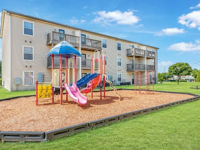 Pavilion at UC 3 Bedroom Apartment for Rent at 10425 Wheatside Drive, Charlotte, NC 28262 Harris Houston