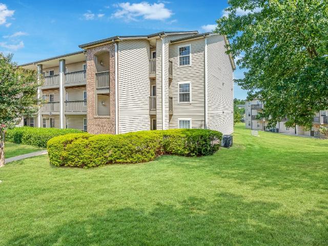 Pavilion at UC 3 Bedroom Apartment for Rent at 10425 Wheatside Drive, Charlotte, NC 28262 Harris Houston