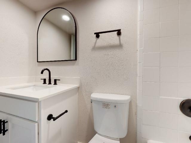 Pavilion at Bishop Ridge 1 Bedroom Apartment for Rent at 706 N Ewing Ave, Dallas, TX 75203 Lake Cliff