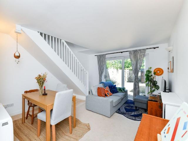 Pavilion Close, Nottingham NG2, 2 bed end terrace house to rent, £995 pcm | PrimeLocation
