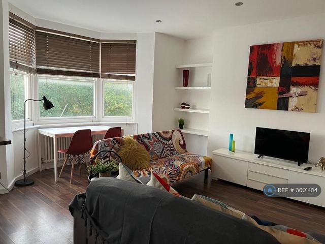 Pavilion Parade, Brighton, BN2 2 bed flat to rent £1,780 pcm £411 pw