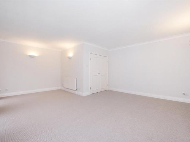 Pavilion Road, Knightsbridge, London. 2 bed house to rent £6,500 pcm £1,500 pw