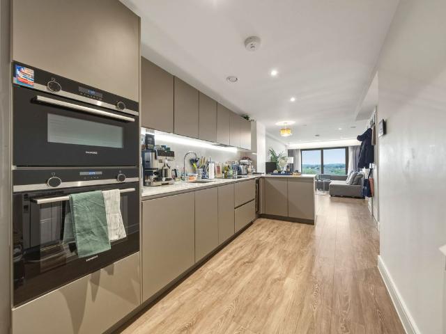 Pavilion Road, West Bridgford NG2, 2 bed flat to rent, £1,600 pcm | PrimeLocation