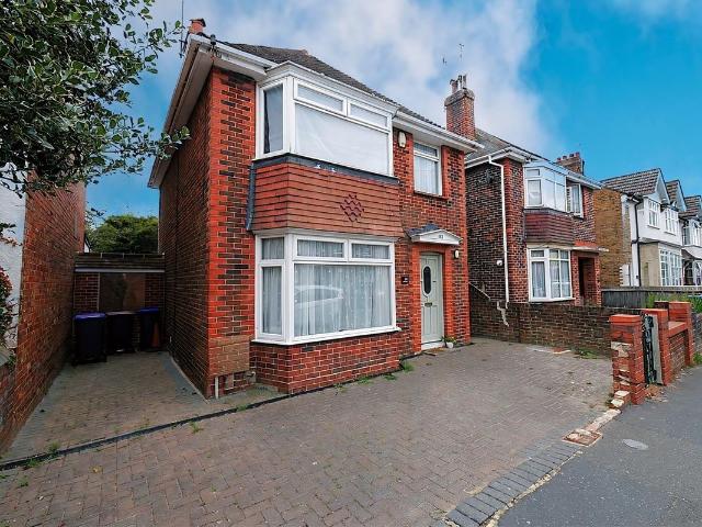 Pavilion Road, Worthing BN14, 3 bed detached house to rent, £1,995 pcm | PrimeLocation