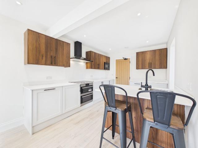 Pavilion Road, Worthing BN14, Room to rent, £850 pcm | PrimeLocation