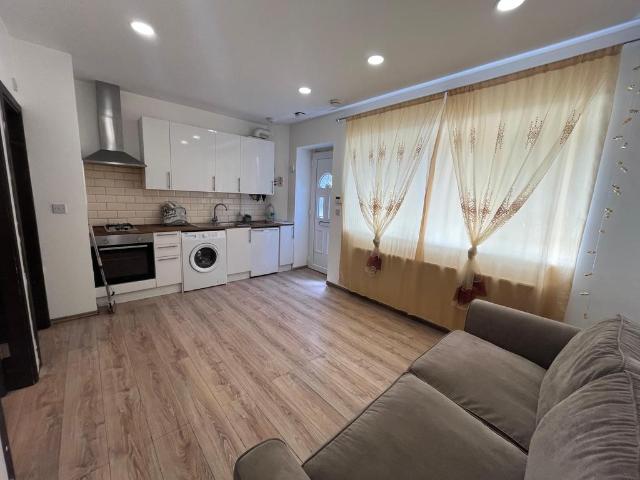 Paxton Place, London SE27 1 bed flat to rent £1,545 pcm £357 pw