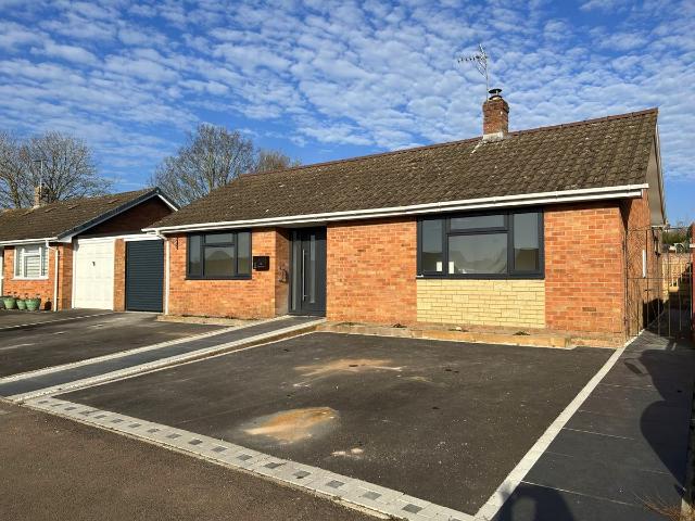 Paxhill Lane, Twyning, Gloucestershire GL20, 3 bed bungalow to rent, £1,700 pcm | PrimeLocation