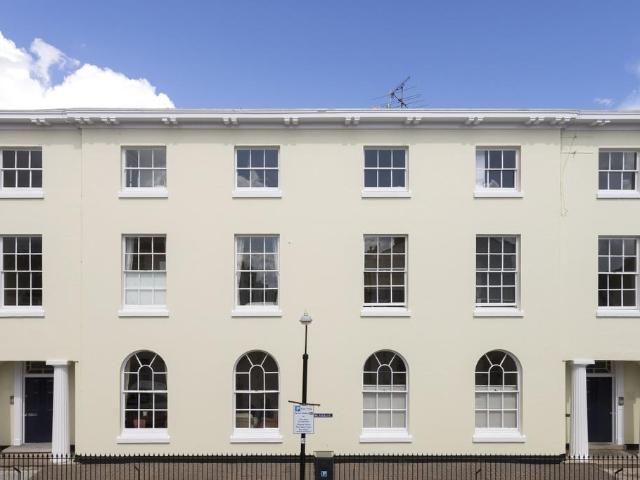 Payton Street The Fold CV37 2 bed flat to rent £2,000 pcm £462 pw