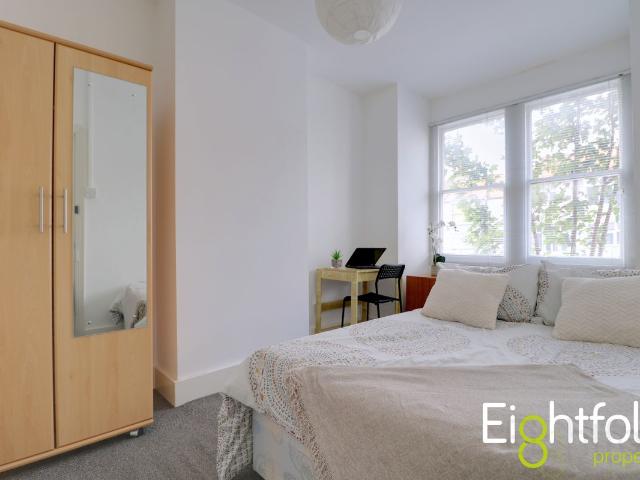 Payne Terrace, Brighton BN1, 3 bed flat to rent, £2,100 pcm | PrimeLocation