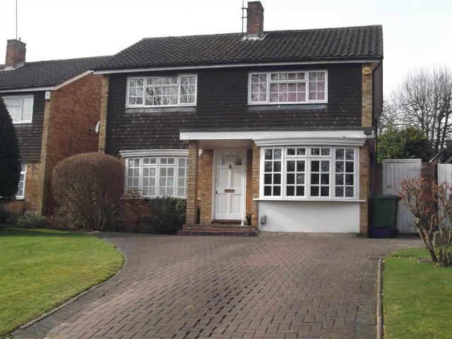 Paynesfield Road, Bushey Heath, Bushey 4 bed detached house to rent £3,150 pcm £727 pw