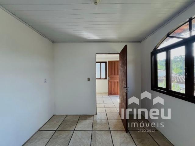Paz e Tranquilidade Casa em rua sem saída com amplo quintal!