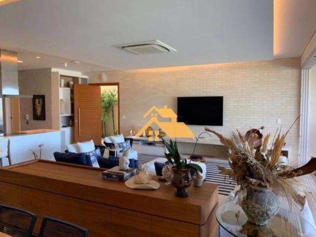 Pé na Areia em Juquehy: Casa com 4 Suítes, Piscina Privativa e Vista Deslumbrante para o Mar