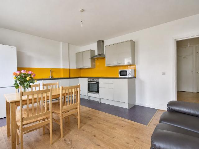 Pemberton Gardens, Archway, London N19, 3 bed flat to rent, £3,000 pcm | PrimeLocation