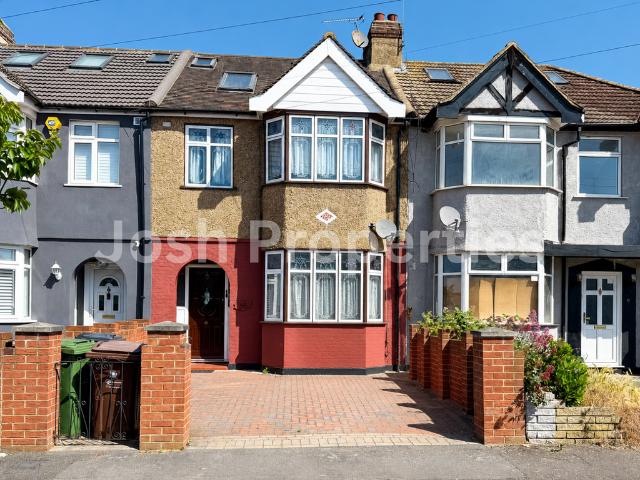 Pemberton Gardens, Romford RM6 4 bed terraced house to rent £2,450 pcm £565 pw