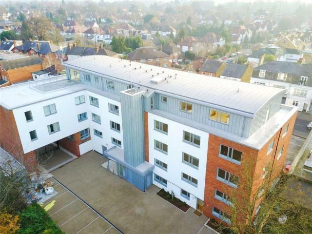 Pemberton Road, EAST MOLESEY 3 bed flat to rent £2,595 pcm £599 pw