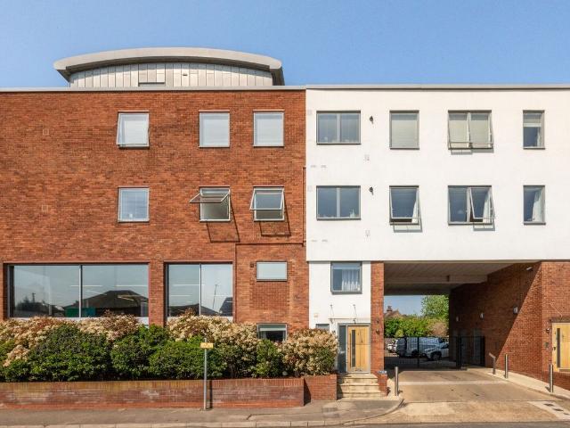 Pemberton Road, East Molesey KT8, 3 bed flat to rent, £2,595 pcm | PrimeLocation
