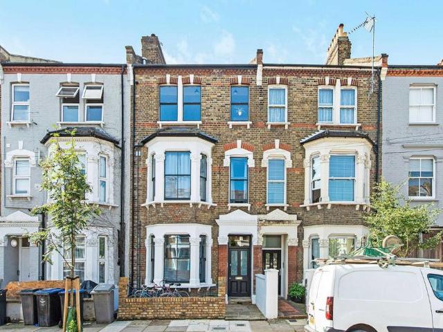 Pember Road, London NW10 3 bed flat to rent £3,400 pcm £785 pw