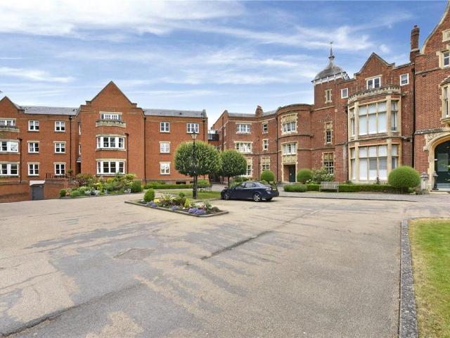Pemberley Lodge, Longbourn, Windsor. 2 bed apartment to rent £1,995 pcm £460 pw