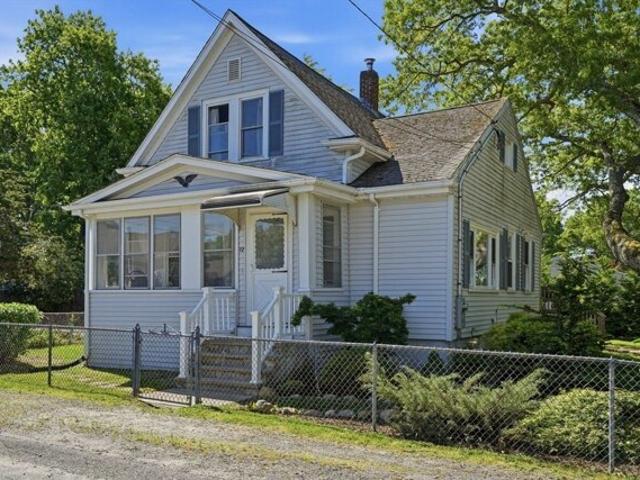 Pembroke Ave, Acushnet, Home For Sale