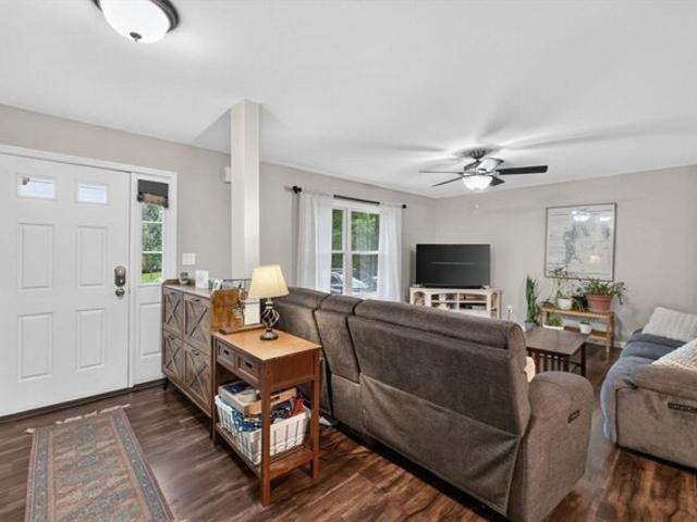 Pembroke Ave, Acushnet, Home For Sale