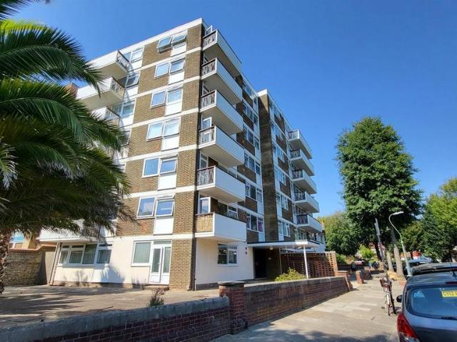 Pembroke Avenue, Hove 2 bed flat to rent £1,650 pcm £381 pw