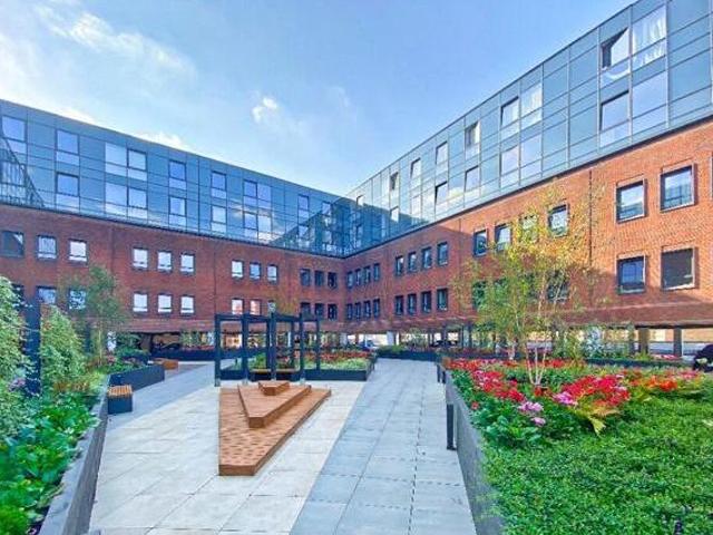 Pembroke Broadway, Camberley, 2 Bedroom Flat