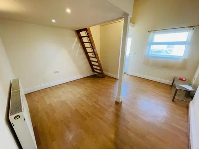 Pembroke Dock, Pembroke Dock, SA72