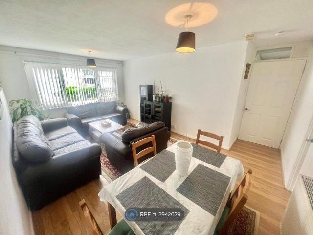 Pembroke, East Kilbride G74, 2 bed flat to rent, £900 pcm | PrimeLocation