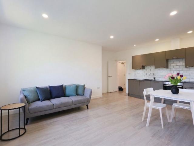 Pembroke House, Exeter EX1, 2 bed flat to rent, £1,575 pcm | PrimeLocation