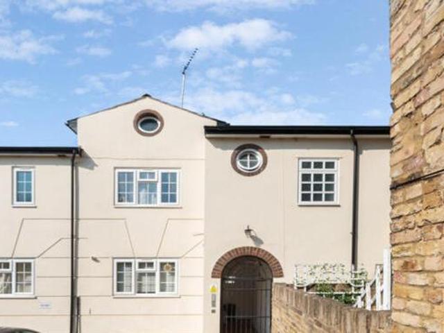 Pembroke Mews, Cologne Road, 2 Bedroom Mews