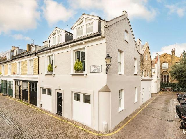 Pembroke Mews, London W8 5 bed end of terrace house to rent £14,250 pcm £3,288 pw